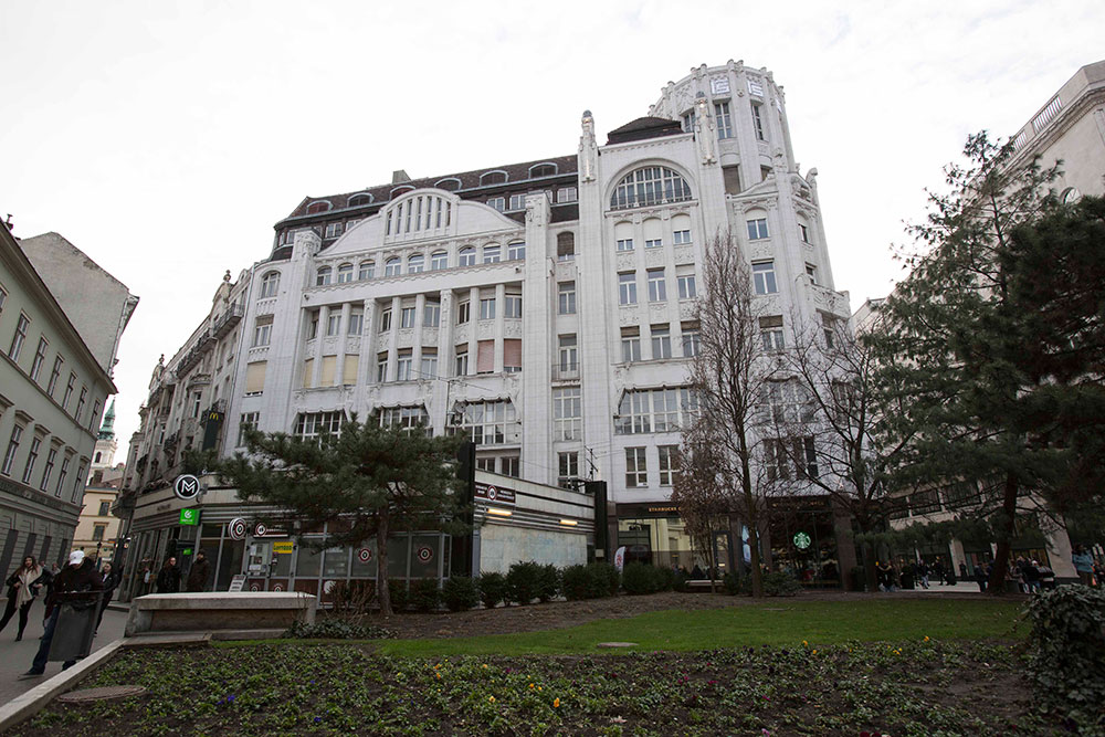 Modern & Breitner Building