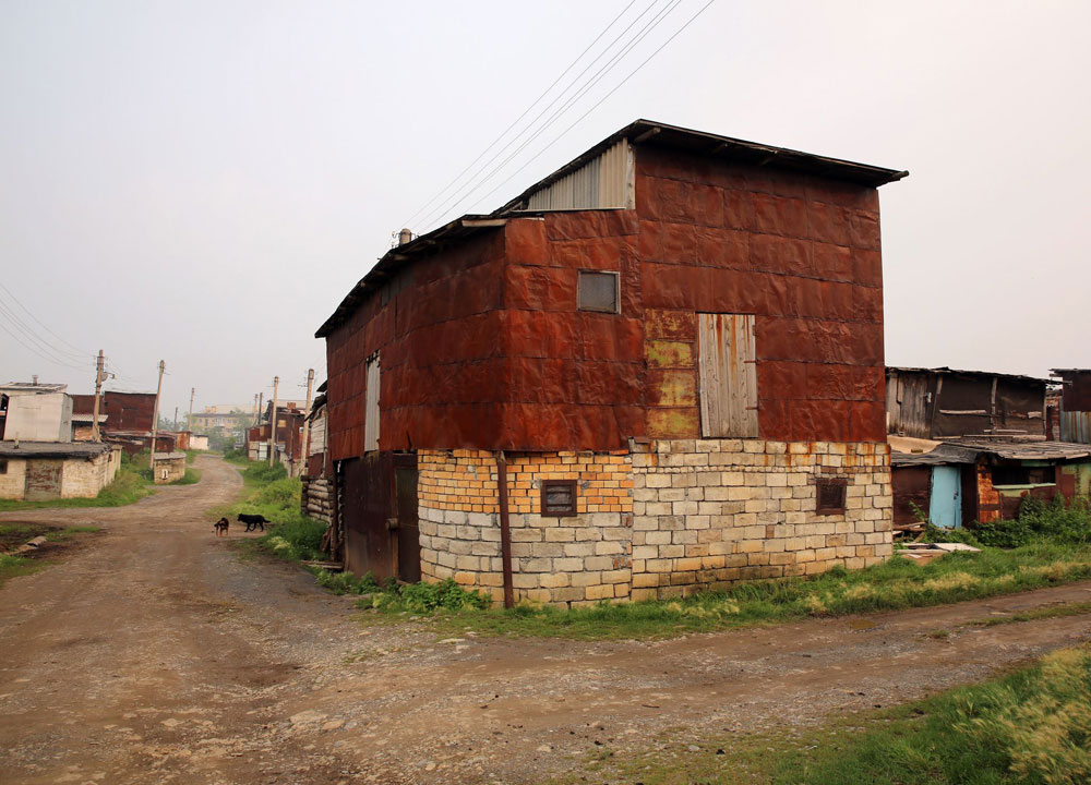 Town meets country: how sheds explain modern Russian life — New East ...