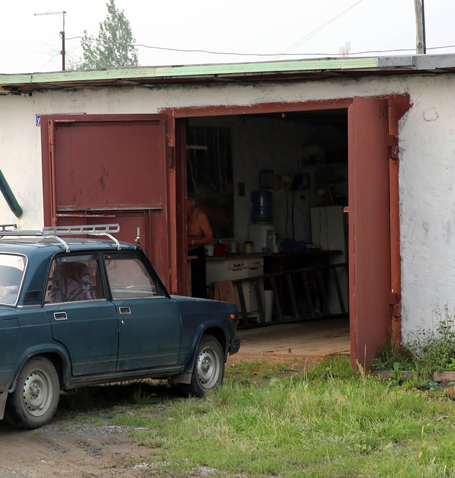 Town meets country: how sheds explain modern Russian life — New East ...