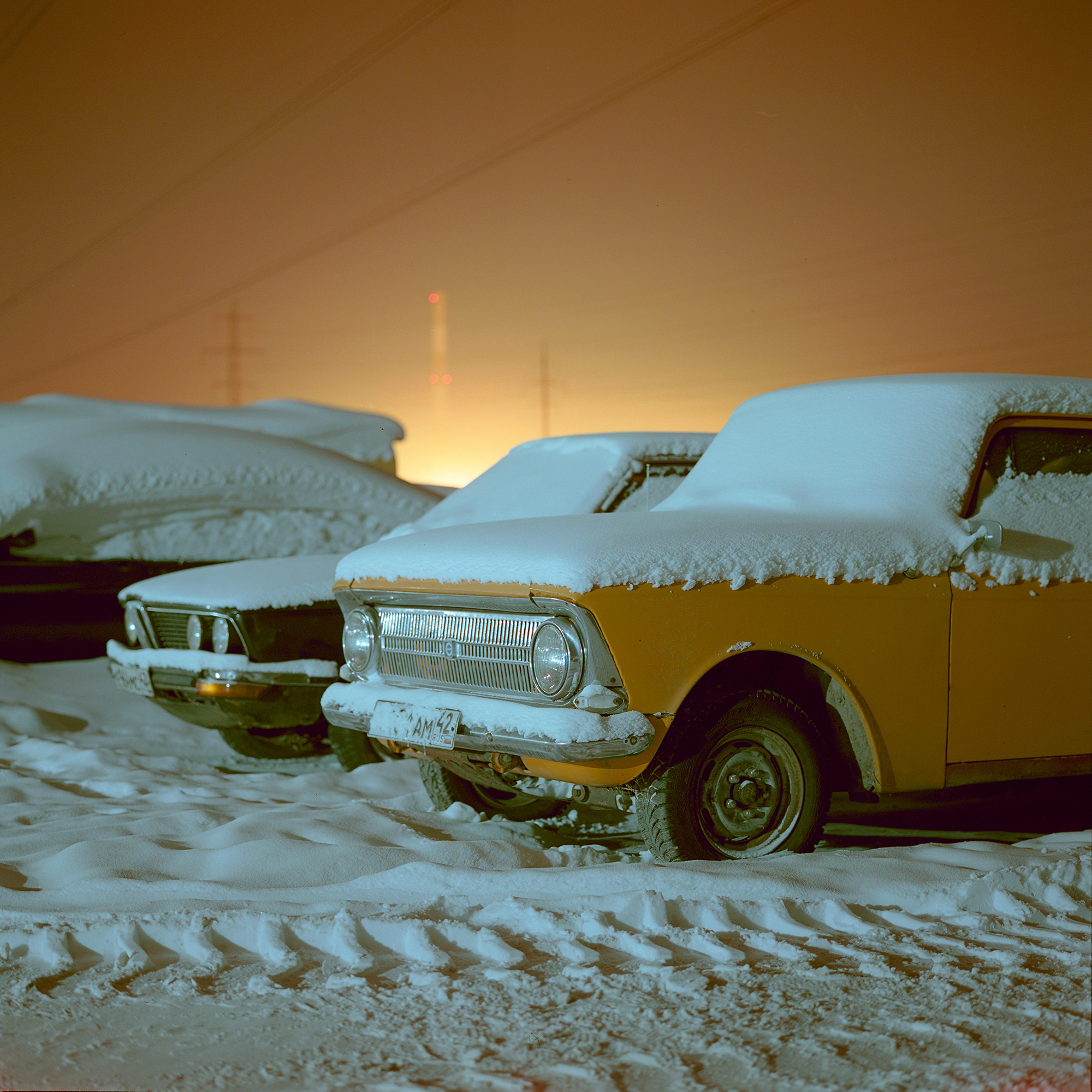 Chasing cars: the photographer capturing pockets of peace in Russia’s ...
