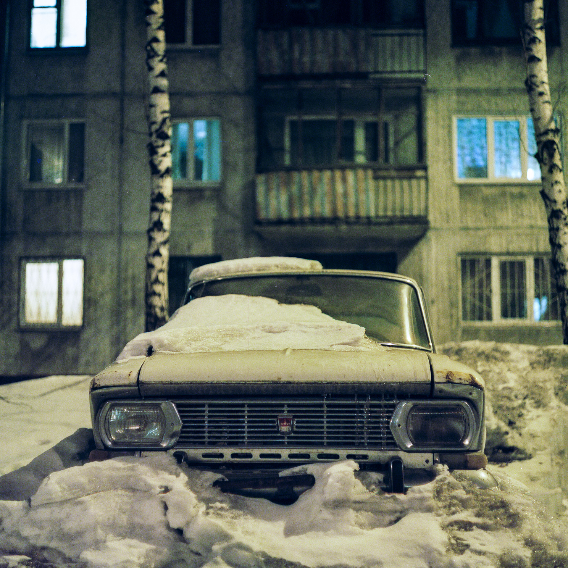 Chasing cars: the photographer capturing pockets of peace in Russia’s ...